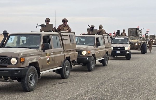Iraq reinforces border with Syria after regime's collapse